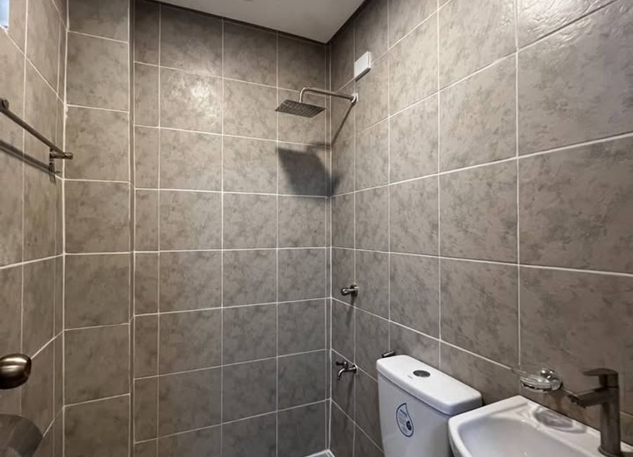 Townhouse in Galas Quezon City near Banawe, E. Rodriguez 11.9M SD