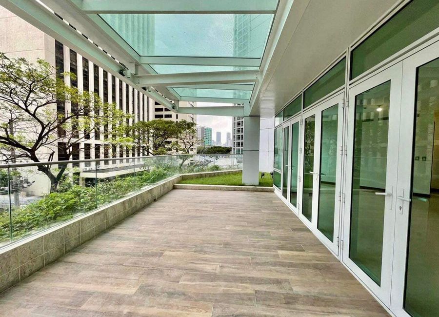 Brand New 3 Bedroom Special Garden Unit Two Roxas Triangle Condo For ...