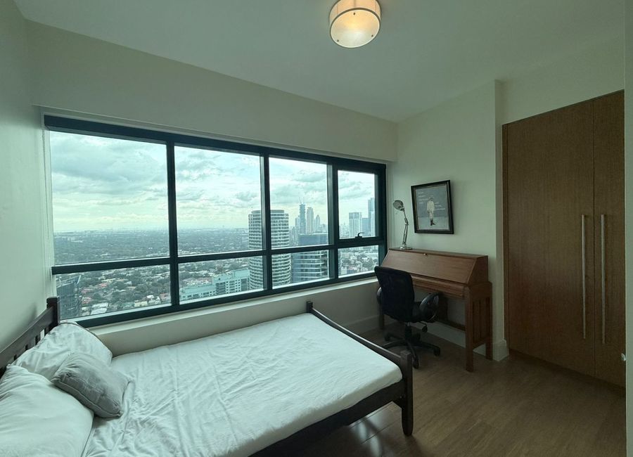 Luxury 3Bedroom Unit at Edades Tower Rockwell