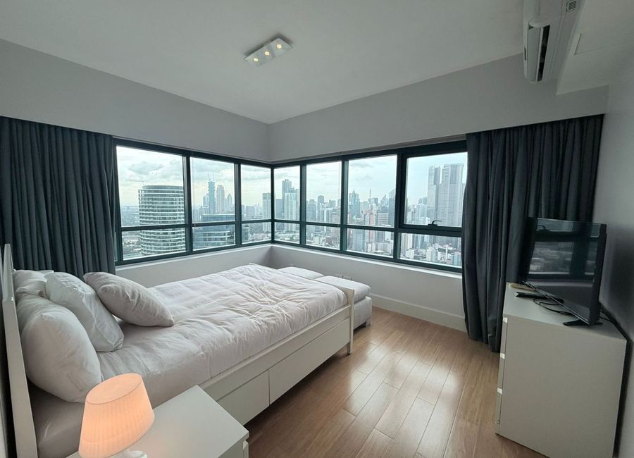 Luxury 3Bedroom Unit at Edades Tower Rockwell
