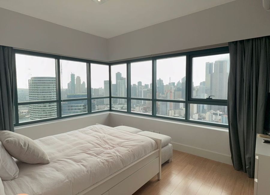 Luxury 3Bedroom Unit at Edades Tower Rockwell