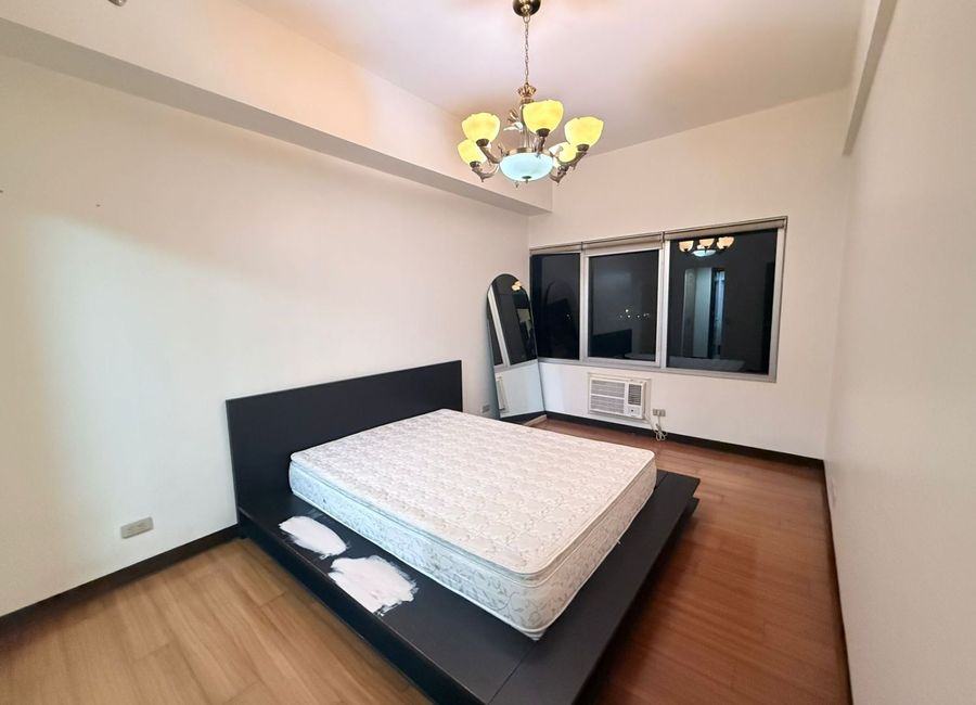 One Bedroom with Parking at Fairways Tower BGC