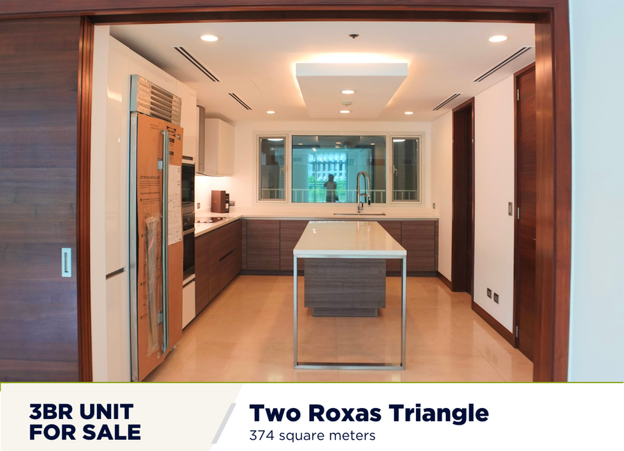FOR SALE: 3 Bedrooms in Two Roxas Triangle