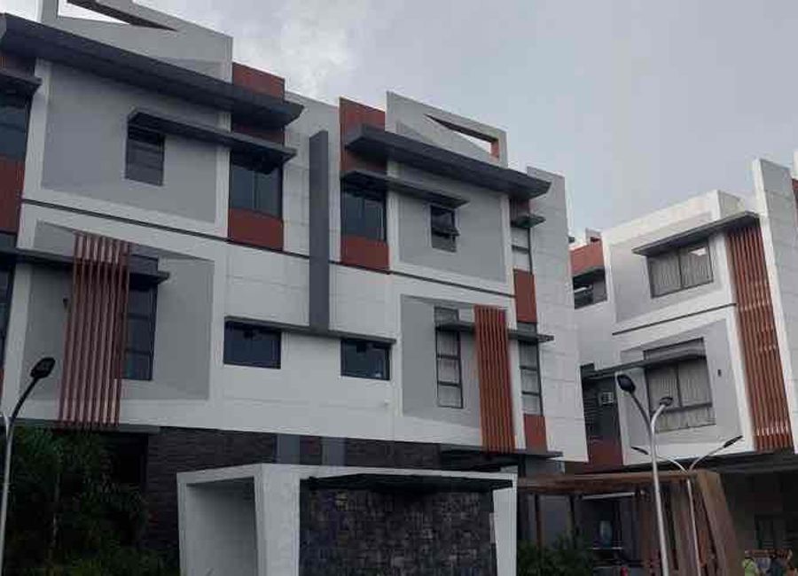Luxury Townhouse in EDSA Congressional Quezon City