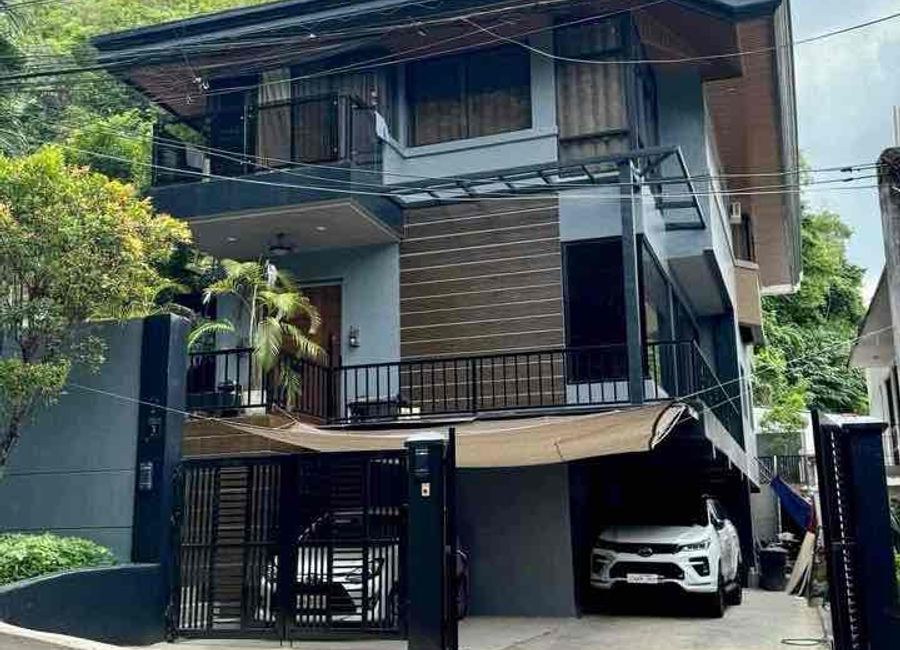 With Swimming Pool Elegant House in Maria Luisa Subdivision