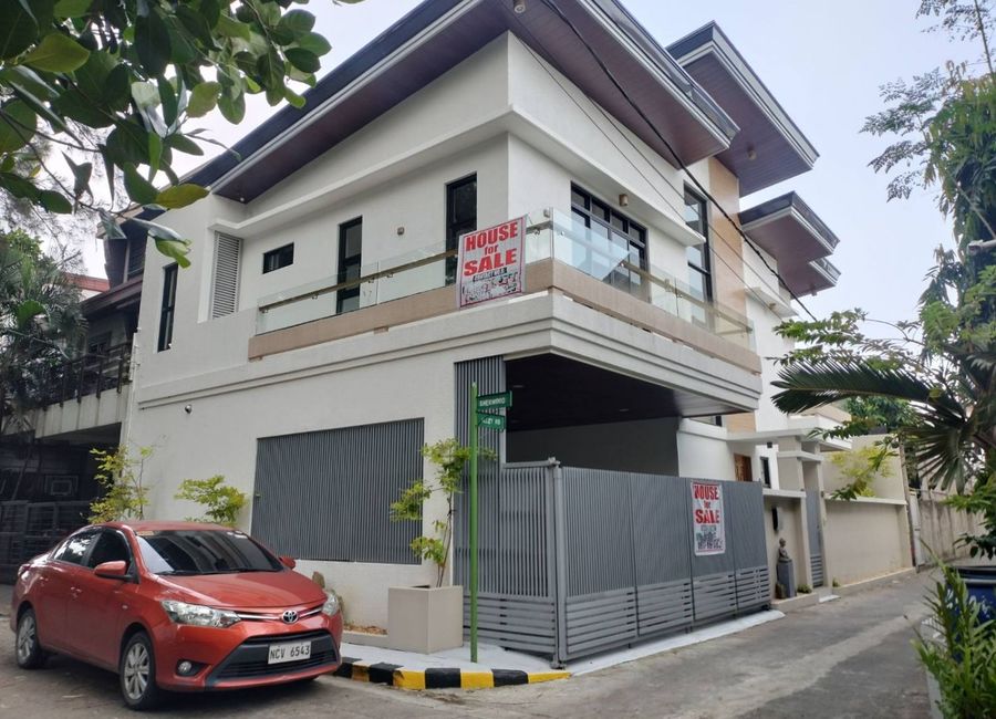 House & Lot For Sale in Greenwoods Village-MC