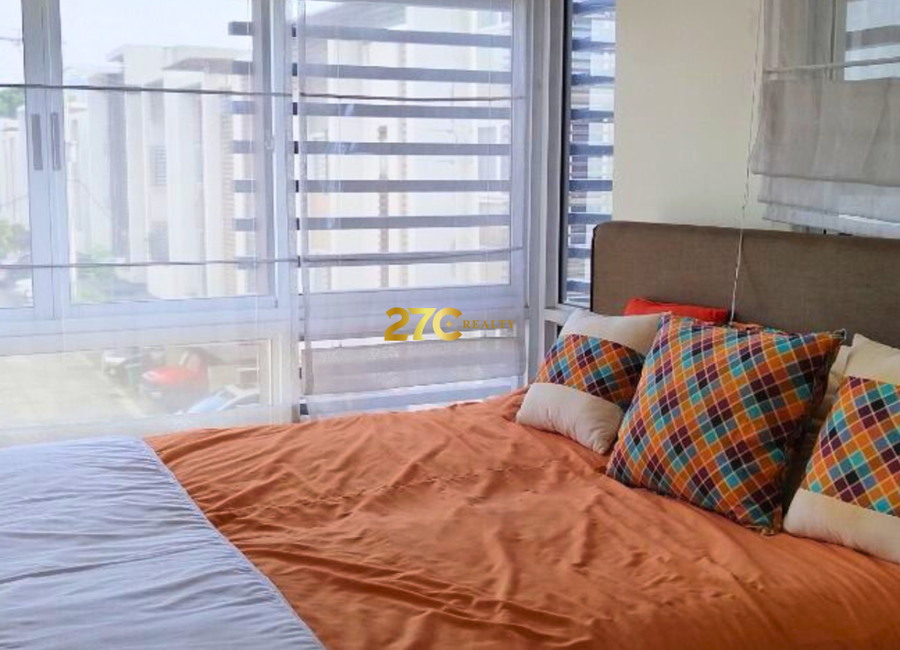 68 Roces 4-Bedroom 3-Storey Townhouse for Sale with 2 Parking Slots in ...