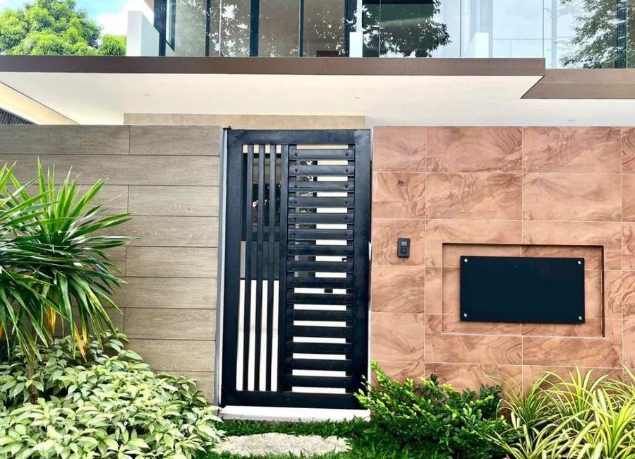 Brand New 7 Bedroom House For Sale White Plains QC house for sale