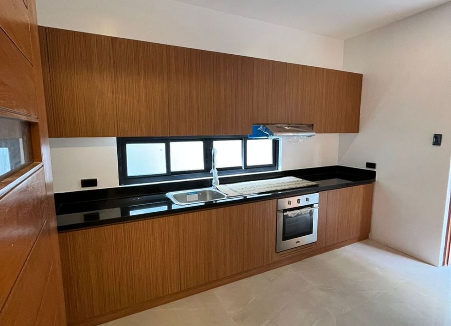 For Sale 7 Bedroom House Brand New White Plains QC house for sale