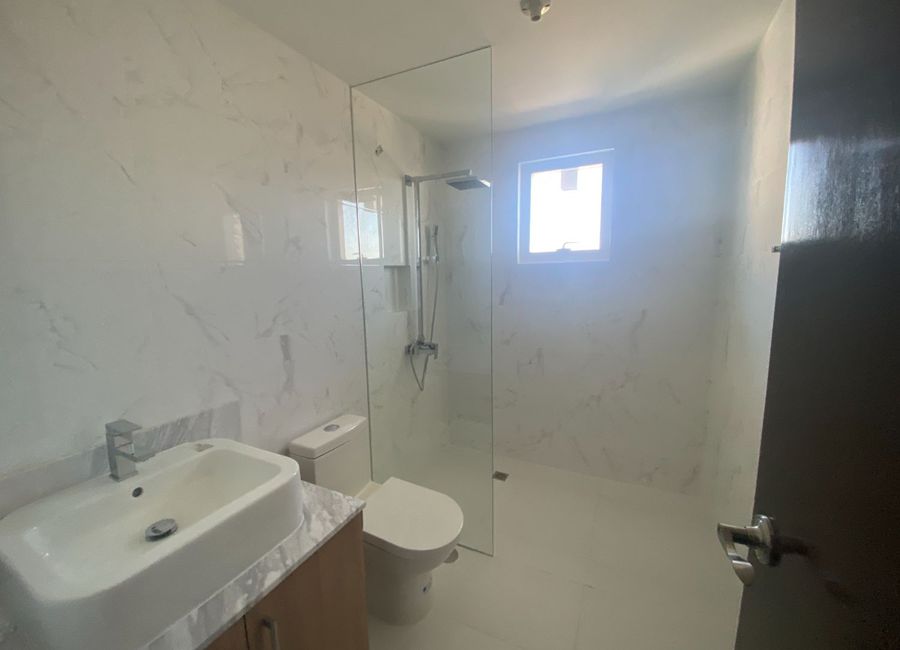 Live Like Royalty: 2-Bedroom Unit For Sale in The Royalton at Capitol ...