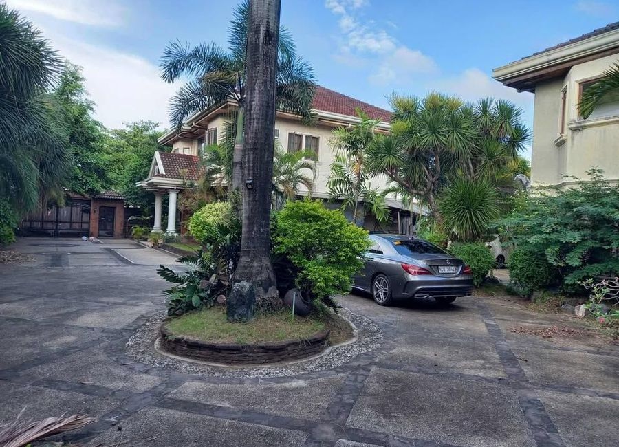 An Exquisite Family Estate | Dual Residences Surrounded by Greenery and ...