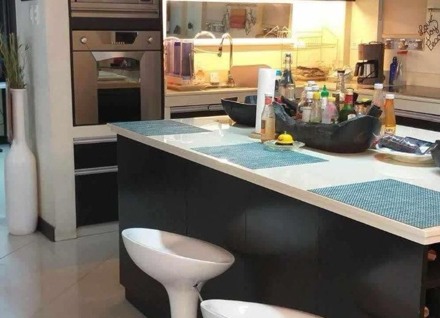 FOR SALE/LEASE: House and Lot located in Durham St. Hillsborough Alabang