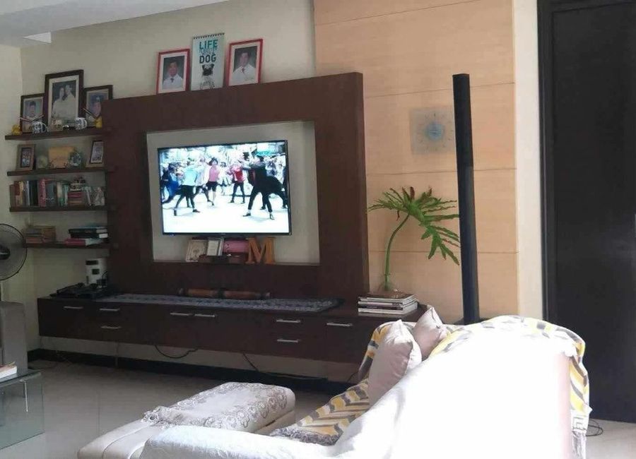 FOR SALE/LEASE: House and Lot located in Durham St. Hillsborough Alabang