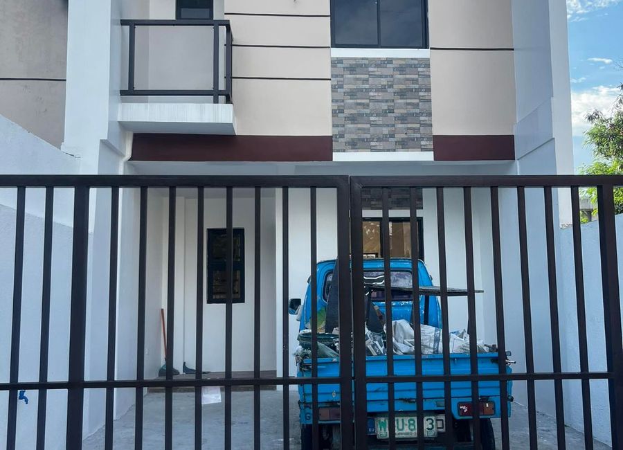 Quezon City Townhouse in Fairview Lot area 100 sqm Floor area 127 sqm