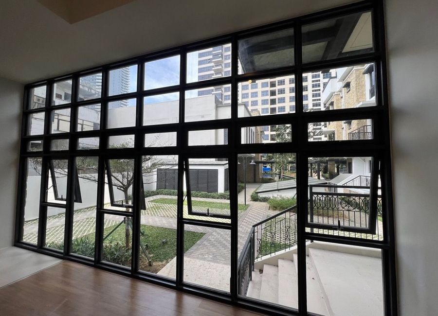 GROUND FLOOR UNIT FACING GARDEN | Special Corner 3BR Unit Facing ...