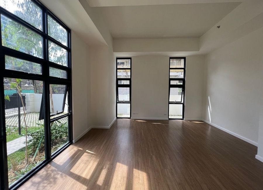 GROUND FLOOR UNIT FACING GARDEN | Special Corner 3BR Unit Facing ...