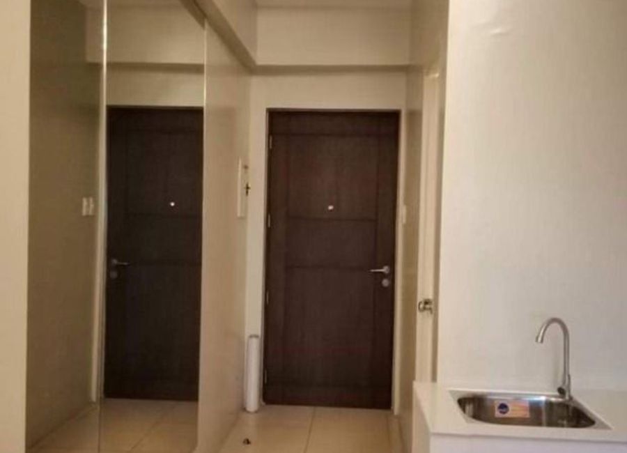 SYMPHONY TOWERS, Furnished Studio Unit near GMA Kamuning