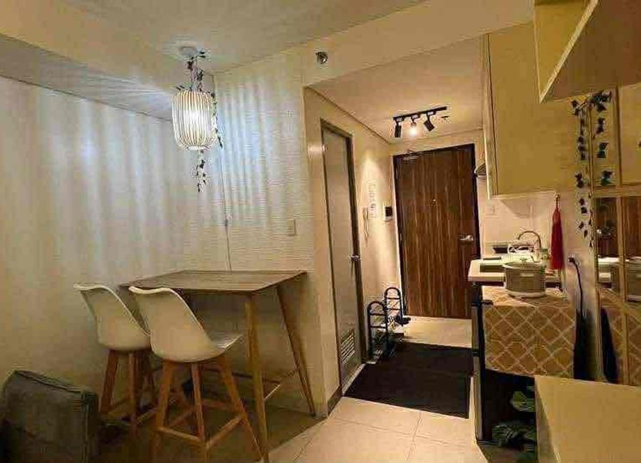Studio 7-Kamuning near MRT/LRT station