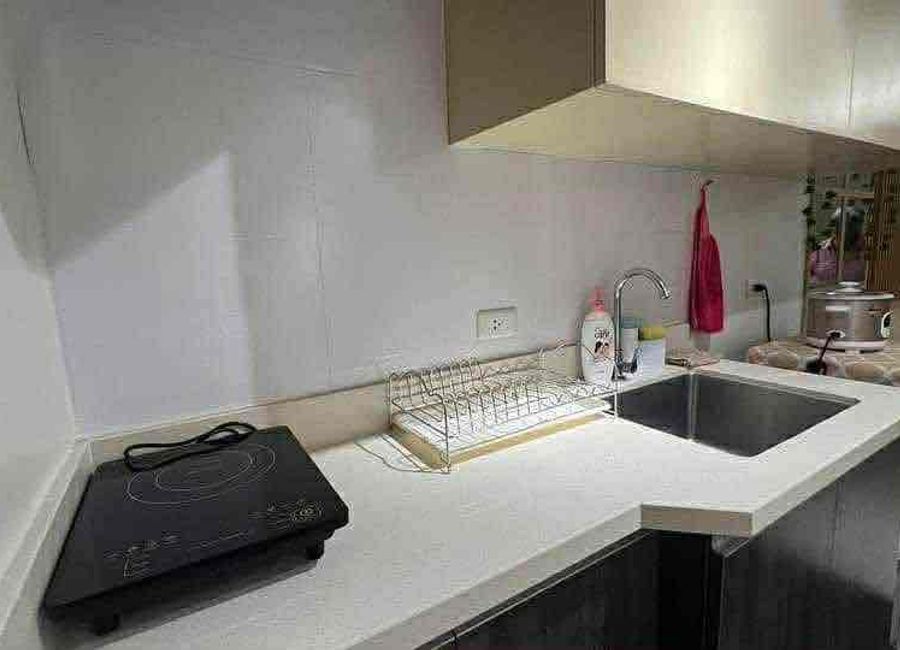 Studio 7-Kamuning near MRT/LRT station