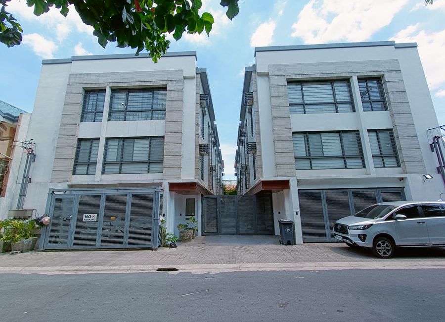 3 Storey Luxury Townhouse For Sale in Congressional Ave Tandang Sora Q ...