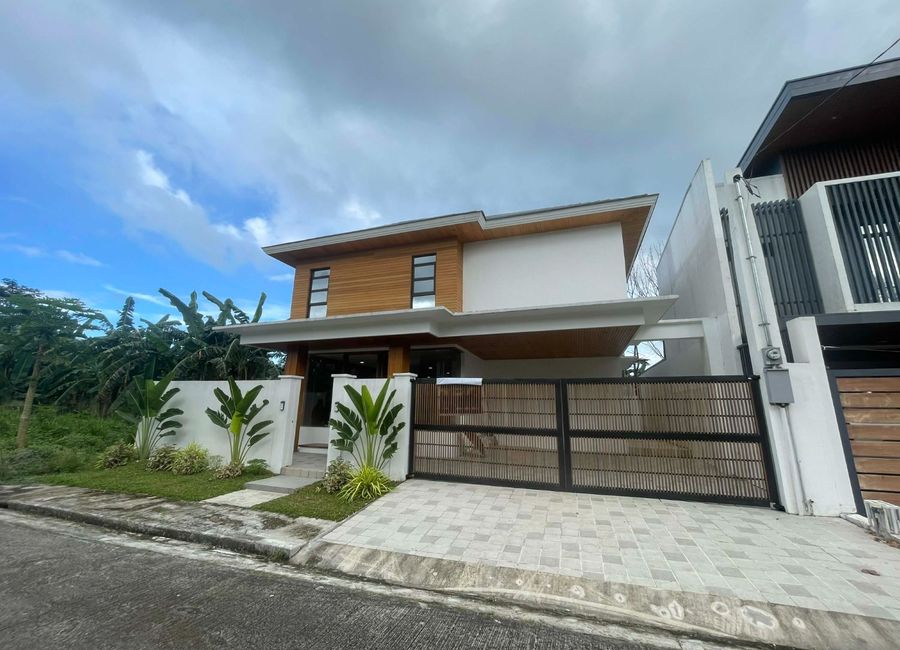 Prime Neopolitan Fairview House for Sale Near Commonwealth Ave - Gio