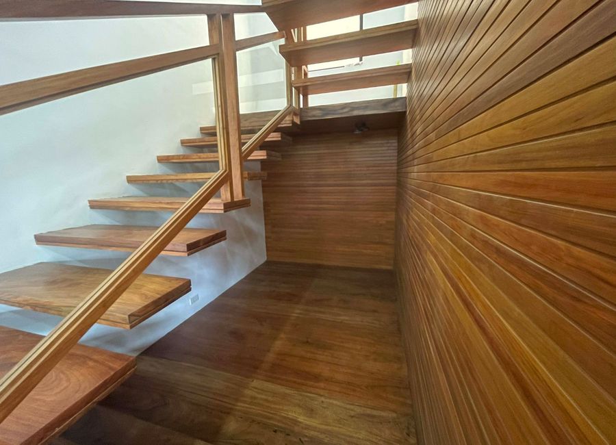 Prime Neopolitan Fairview House for Sale Near Commonwealth Ave - Gio