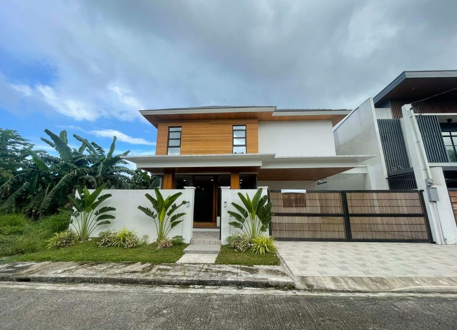 Prime Neopolitan Fairview House for Sale Near Commonwealth Ave - Gio