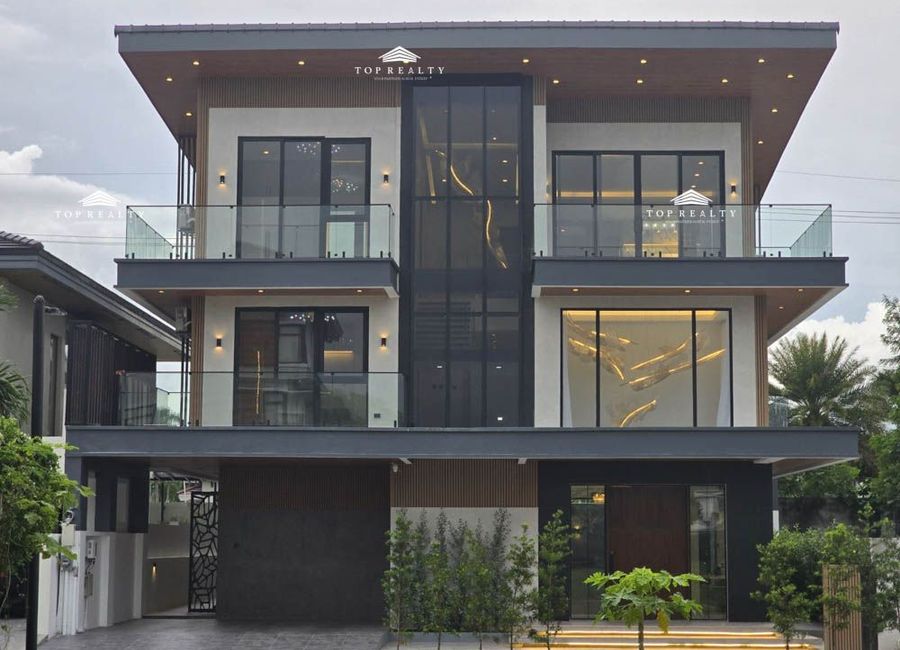 For Sale: 7BR Brand New House at South Forbes Tokyo Mansion in Cavite