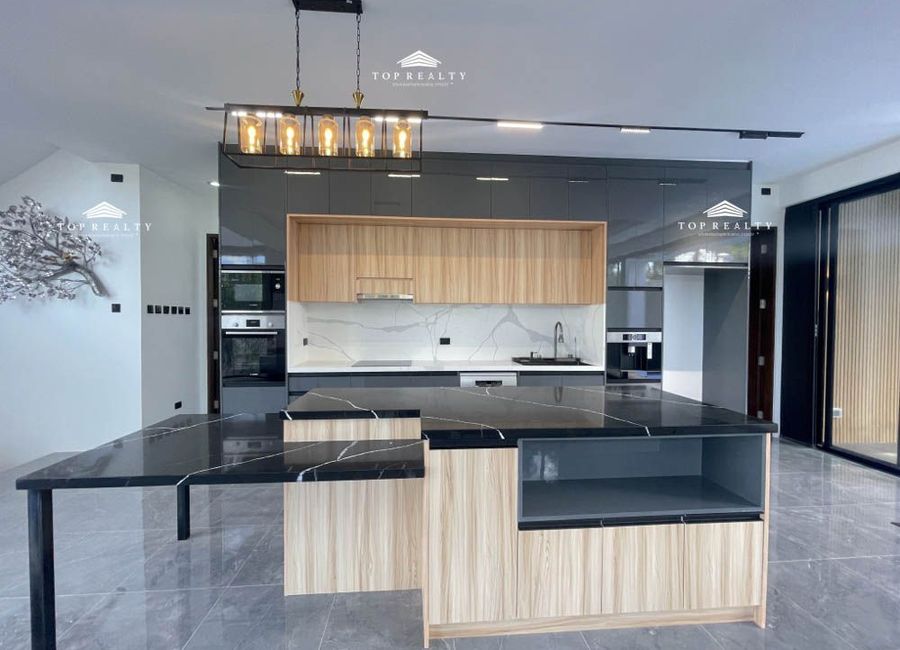 For Sale: 7BR Brand New House at South Forbes Tokyo Mansion in Cavite