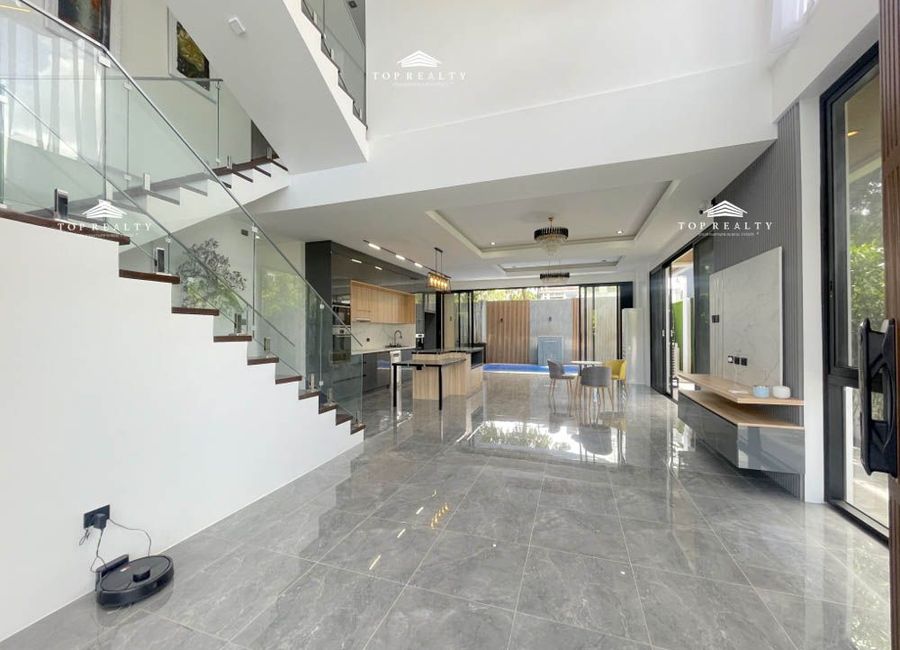 For Sale: 7BR Brand New House at South Forbes Tokyo Mansion in Cavite