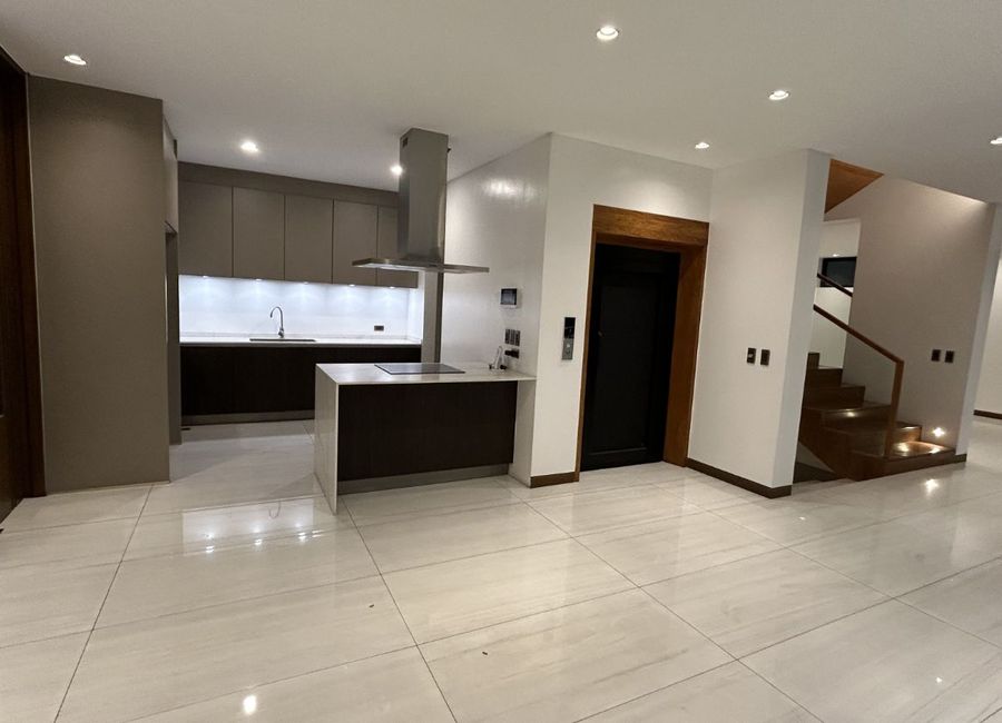 VALLE VERDE BRAND NEW TOWNHOUSE WITH ELEVATOR FOR SALE