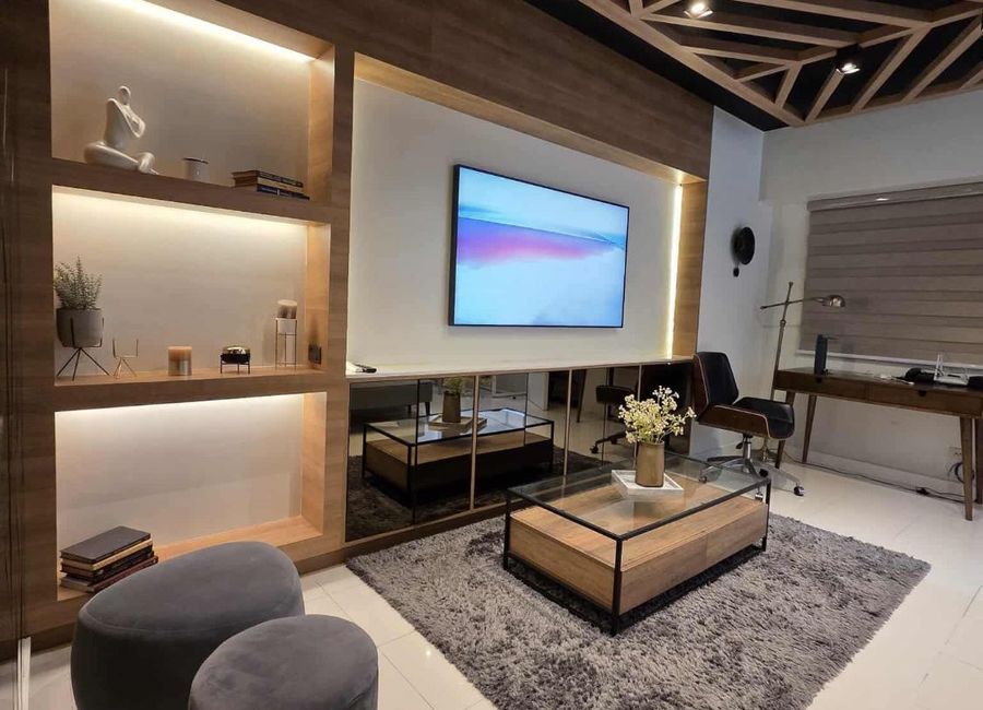 For Rent: Interior designed 2 Bedroom Unit with Parking for Rent in ...