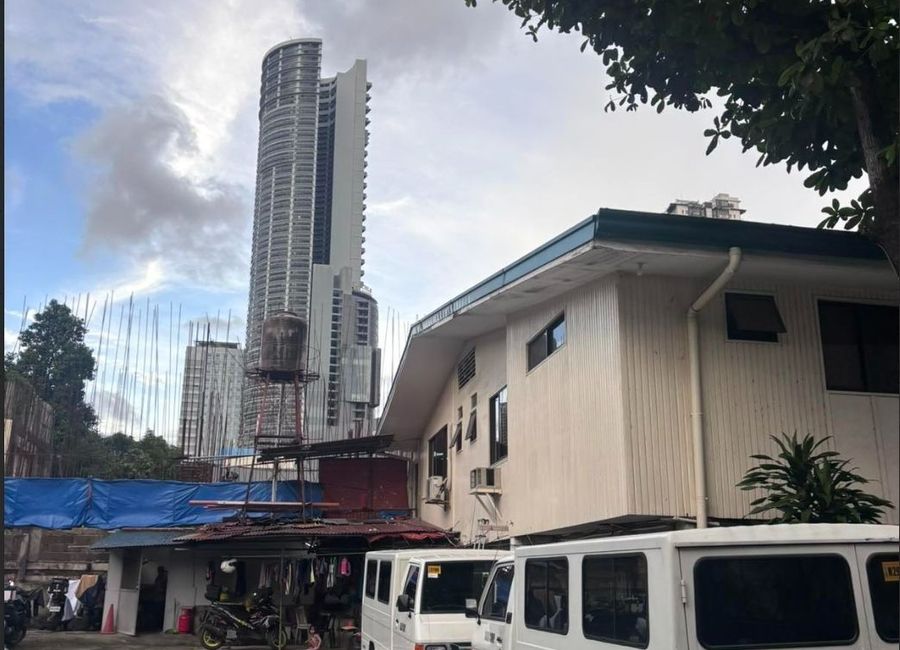 Quezon Avenue Commercial Site With Excellent Transport Access