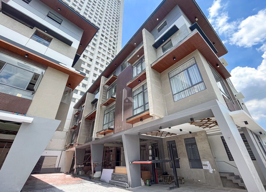 Stylish Modern Townhouse For Sale in Scout Area, Quezon City