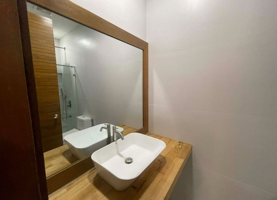 Elite Living in Neopolitan Fairview: Brand-New 5BR Estate - Gio