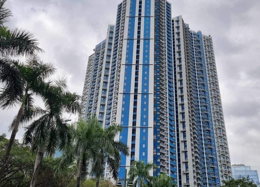 THE TRION TOWERS AT BGC BY RLC RESIDENCES with RENT TO OWN IN 10 YEARS