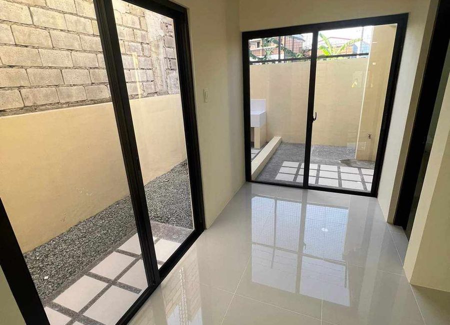 7.9M- 2 STOREY TOWNHOUSE w/ 3 BEDROOMS PLUS BUILT IN CLOSET, FOR SALE ...