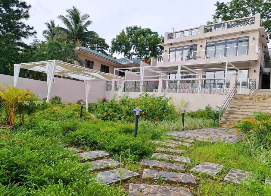 3BR House & Lot in Tagaytay Overlooking Taal Lake Volcano