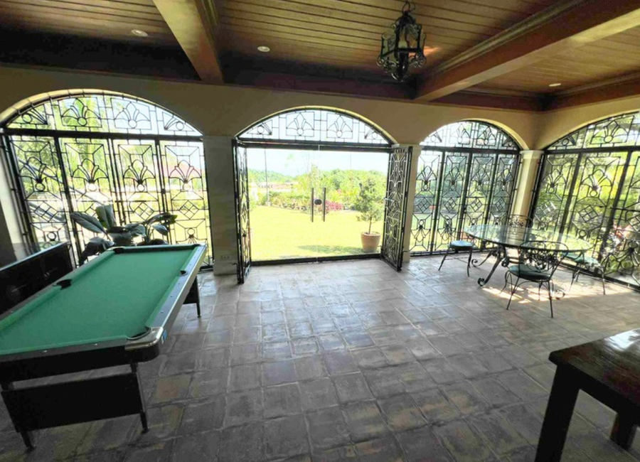 TAGAYTAY RIDGE-SIDE VILLA FOR SALE