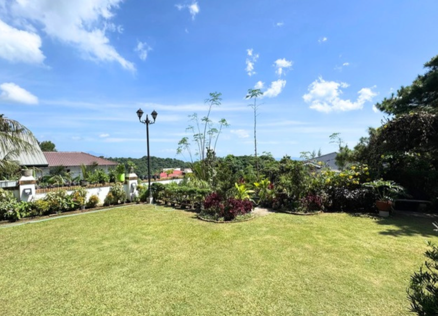 TAGAYTAY RIDGE-SIDE VILLA FOR SALE