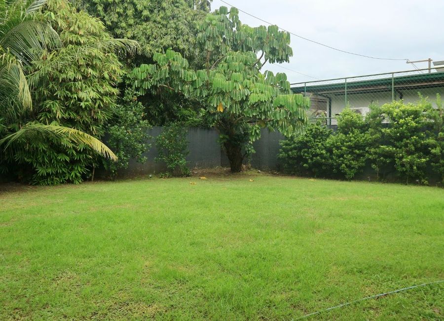916 sqm Very Well-Maintained Bungalow House for Sale in Merville Park ...