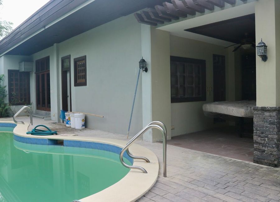 916 sqm Very Well-Maintained Bungalow House for Sale in Merville Park ...