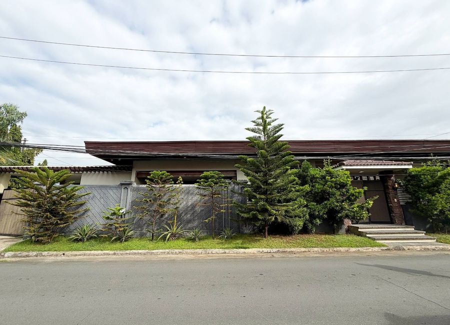 House and Lot Merville Park Subdivision, Parañaque City - For SALE