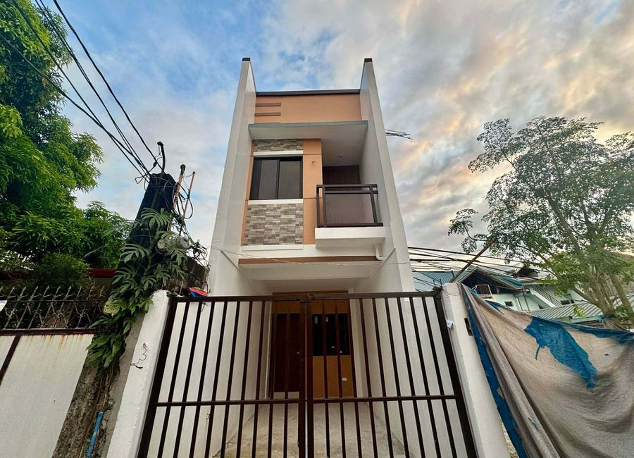 Affordable 3-Bedroom Townhouse with Low Monthly Amortization - Gio
