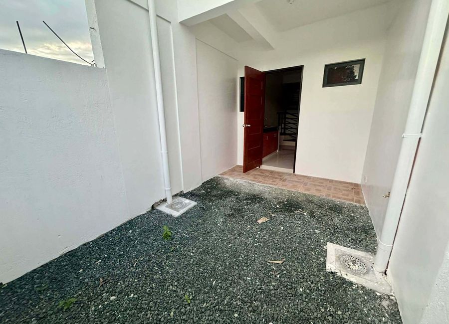 Affordable 3-Bedroom Townhouse with Low Monthly Amortization - Gio