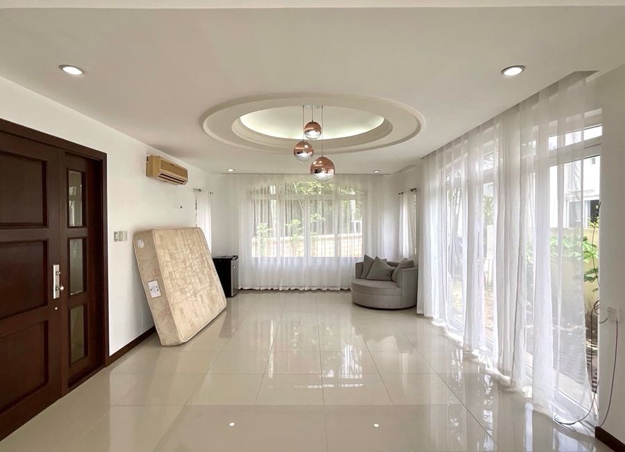 Furnished 5 Bedroom House with Pool for Rent in Maria Luisa