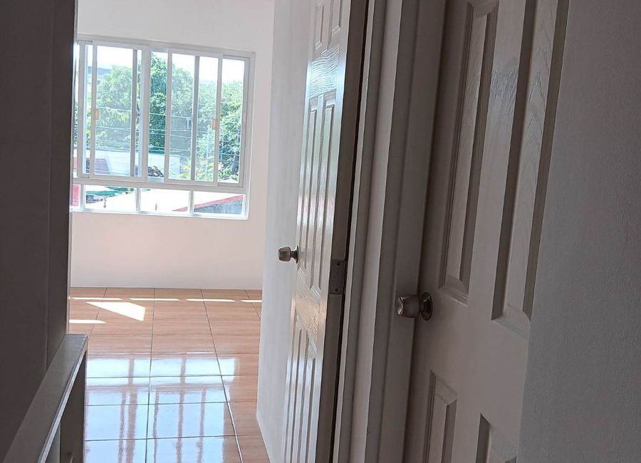 3 Bedrooms Townhouse for Sale in Sun Valley Paranaque - JB