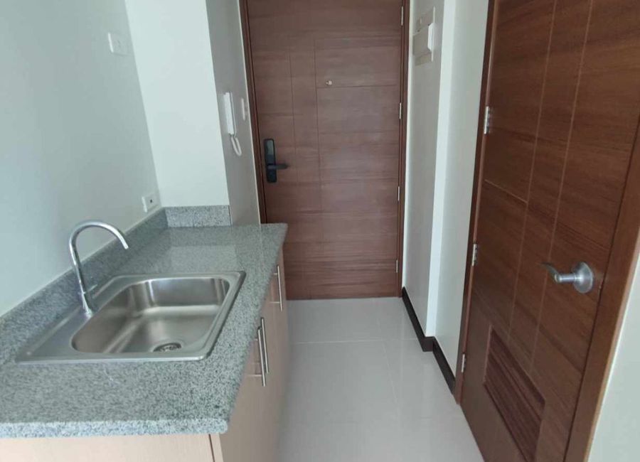 Condo for sale studio type in pasay area shell shore sea quantum residence