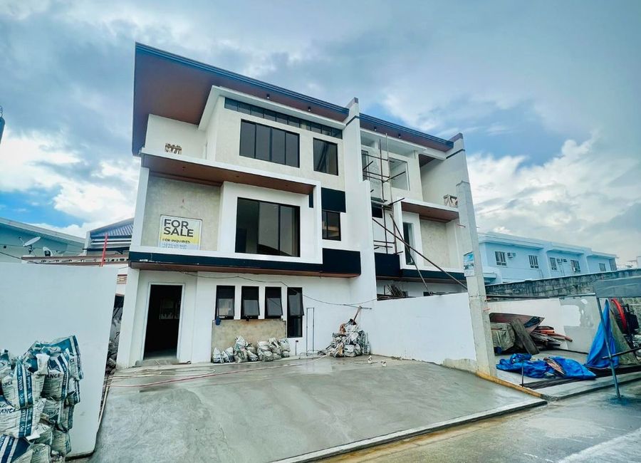 For Sale 3 Storey Townhouse Preselling in Vista Verde Village San ...