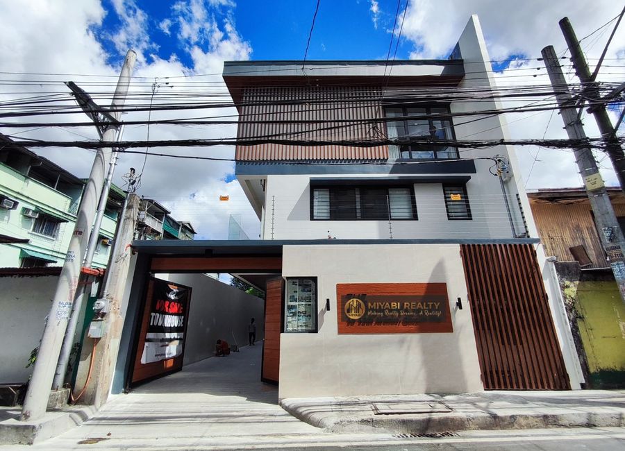 3 Storey Townhouse for Sale in Cubao Quezon City Compound - JB